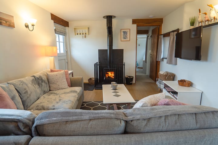 Dog-friendly Cottage. Enclosed Garden. Log Burner - Holsworthy