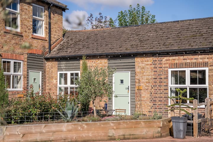 Chestnut Lodge At The Vale House - Steyning