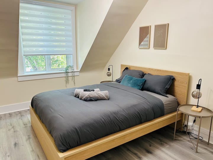 Modern | Central | Quiet | 3 Bed | Private Parking - Winnipeg