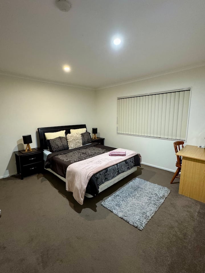 5 Minutes From Major Train Hub & Airport Bus - Auckland