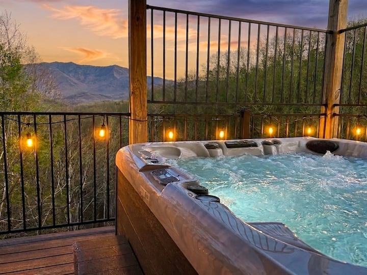8-bdrm W/magnificient Mtn Views, Hottub, Gamerm - Gatlinburg, TN