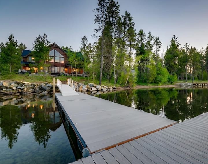 Luxury Lakefront Lodge | Private Dock | Hot Tub - Donnelly, ID