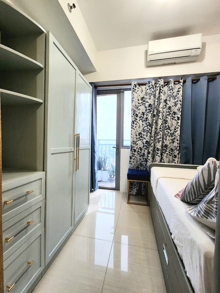 Best City View, Nintendo Switch, Karaoke, Balcony! - Quezon City