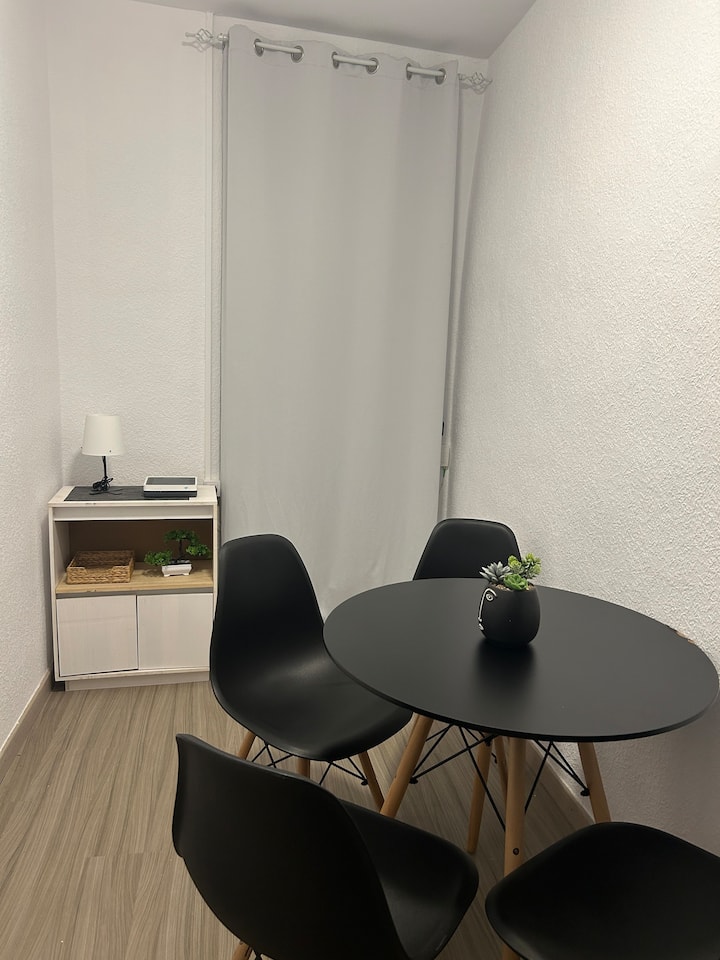 Habitación Triple Con Cama Extra Y Balcon Privado - Barcelona