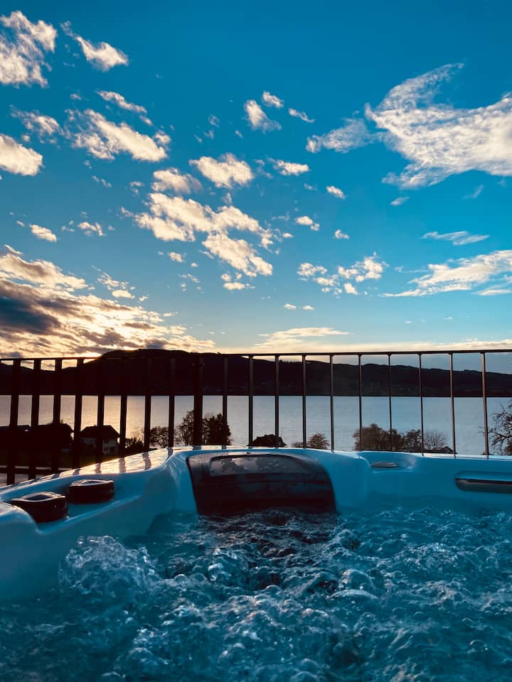 Whirlpool üBer Dem See · Dachterrasse - アッター湖