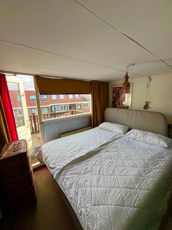 Room + Balcony. Walking Distance To Train & Center - Haarlem