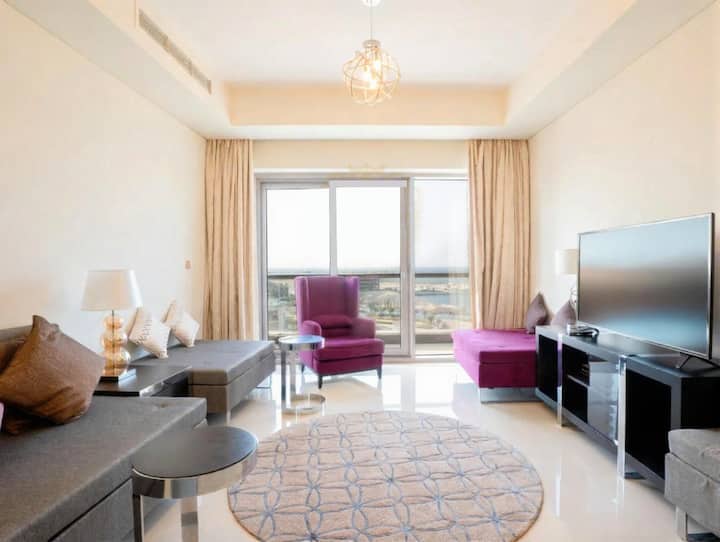 Beachfront 2br Apartment + Balcony, Gym & Pool - Lusail