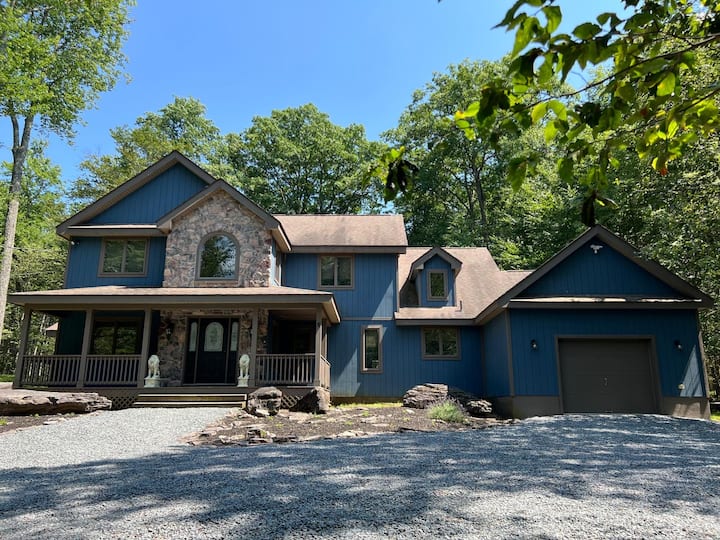 Cozy And Comfy Pocono Lake House - Arrowhead Lake, PA