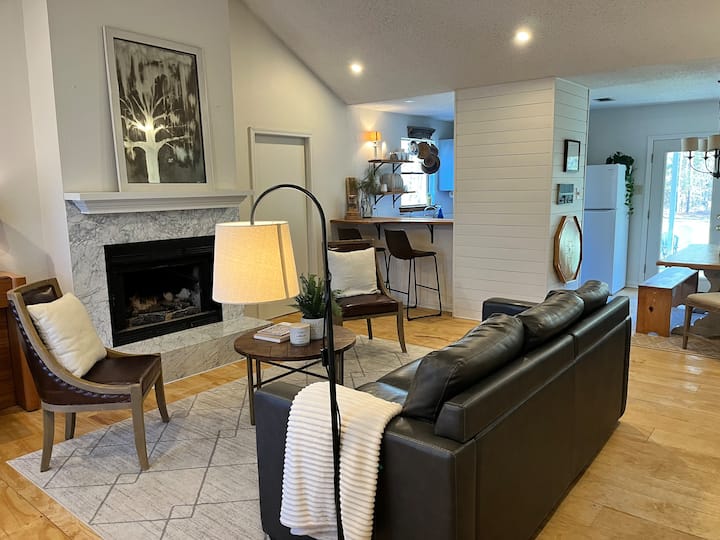 *King Suite* At Albert St Cottage - Mandeville, LA