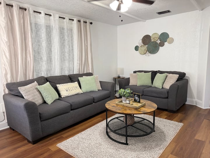 Cozy Home Near Busch Garden - Tampa, FL