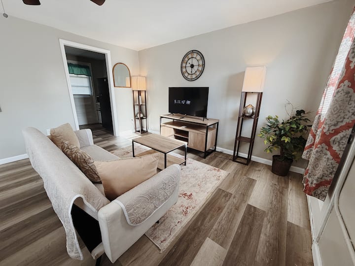 Historic 1br Apt • 2 Queen Beds • Near Vsu & Sgmc - Valdosta State University, Valdosta