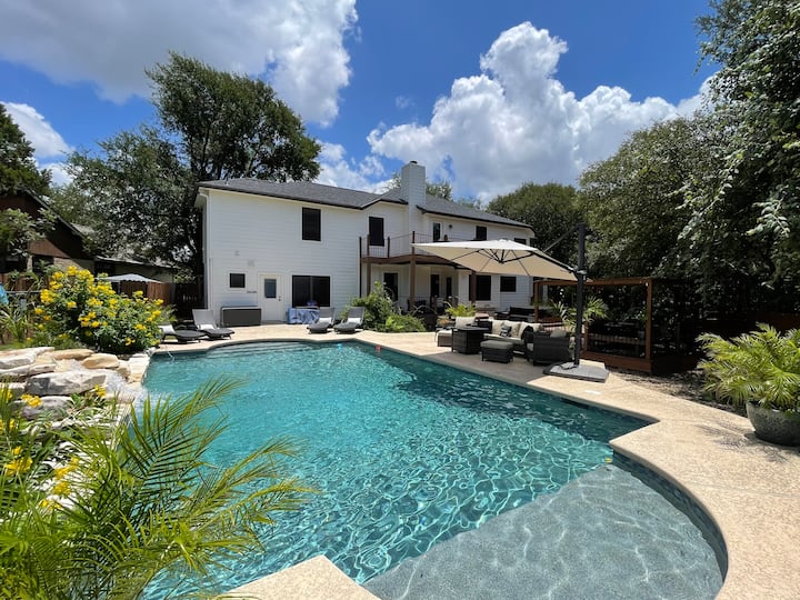 The Orchid-large 4bd/5ba-pool, Hot Tub, Game Room! - Cedar Park, TX