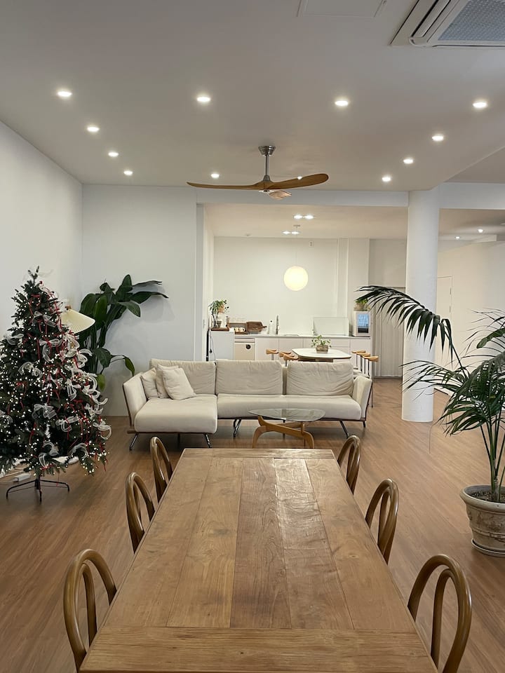 (농어촌민박업)수영장과 자쿠지가 있는 40평대 대형 감성 숙소 야외테라스 바베큐불멍 - Chuncheon