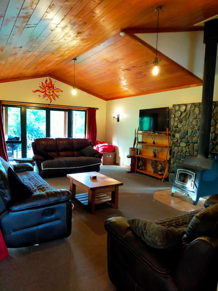 Driftwood Gallery
Downstairs Unit - Murchison