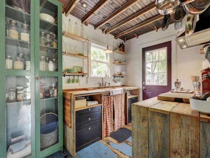 Cozy Austin Cottage | Walk To Shops & Coffee - Austin, TX