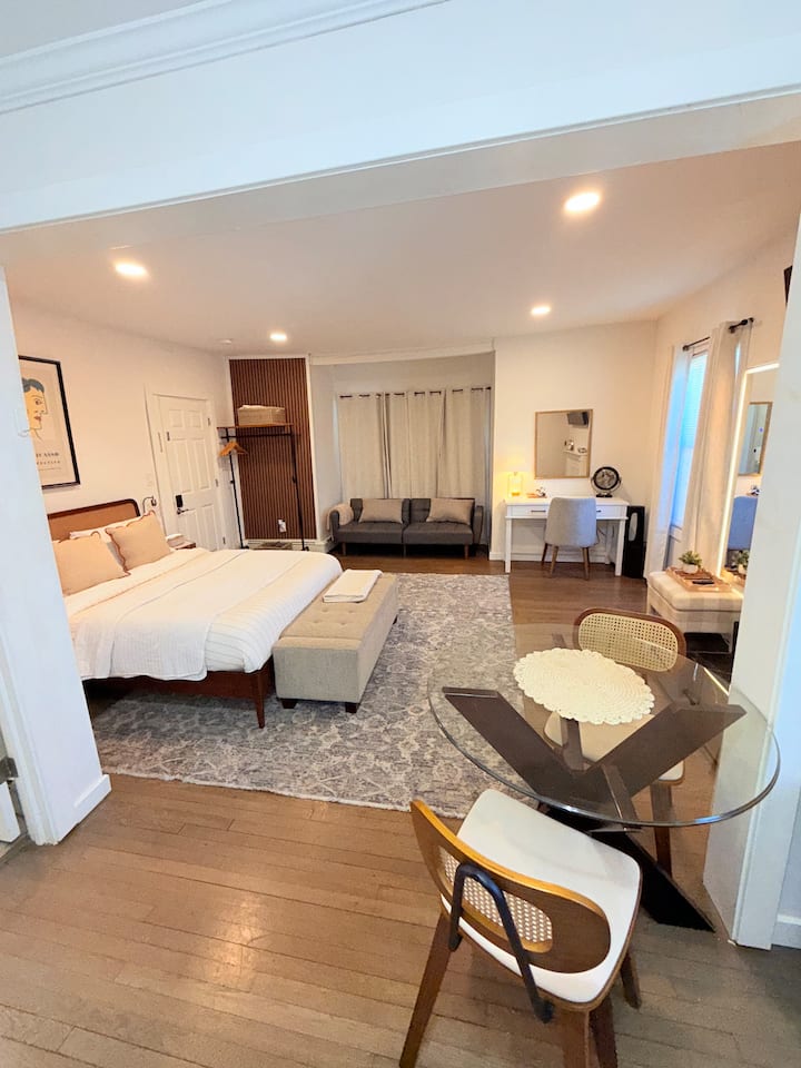 The Hofstra Guest Studio - Reaza Stays - Westbury, NY