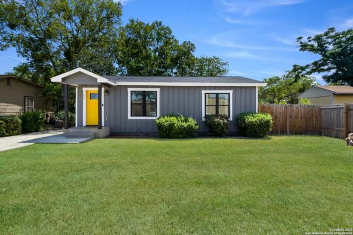 Cozy And Charming Home: A Hidden Gem Awaits! - San Antonio, TX