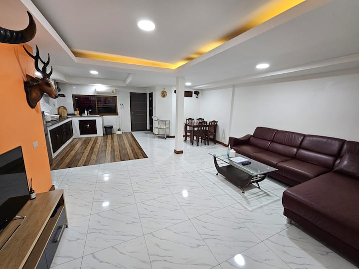 Khumthong Villa Townhouse - Bangkok