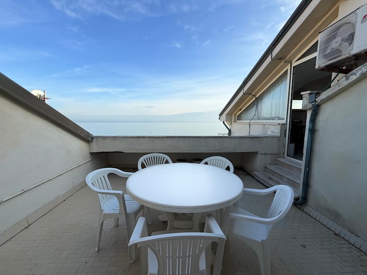M170 - Marcelli, Attic By The Sea - Sirolo