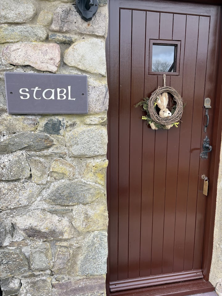 Traditional Converted Stable With Superb Views - Anglesey