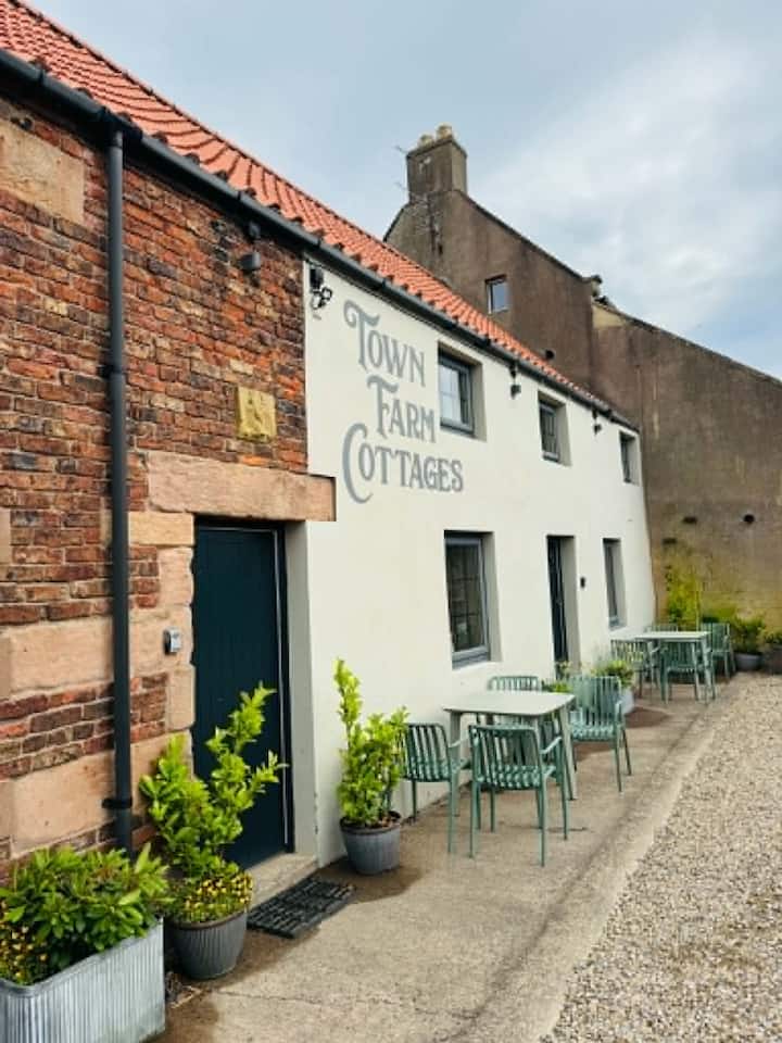 Lindisfarne Cottage By Coast & Country Stays - Bamburgh