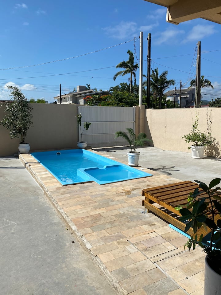 ÓTima Casa Com Piscina A 900 M Da Praia Central. - Guaratuba
