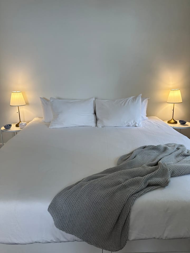 Cozy 4br & Easy Access To Shops - North Vancouver