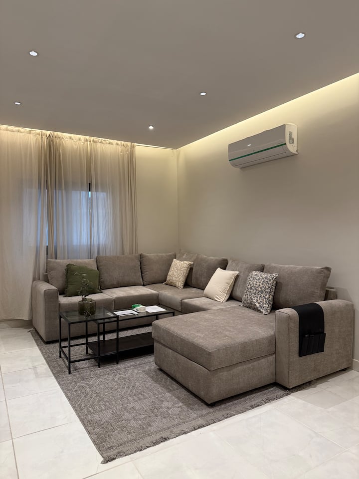 شقة بغرفتين نوم، صالة، مطبخ، دورتين مياة (103) - Jeddah