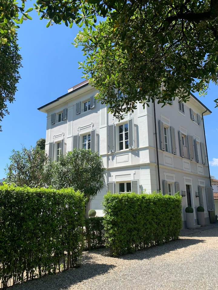 Family Villa Retreat Next To Lucca Historic Walls - Лукка