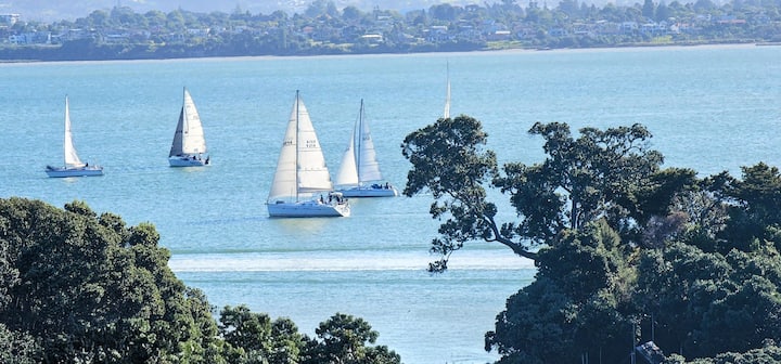 Fabulous Views-2bed-2bath-50 Metres To Small Beach - Auckland