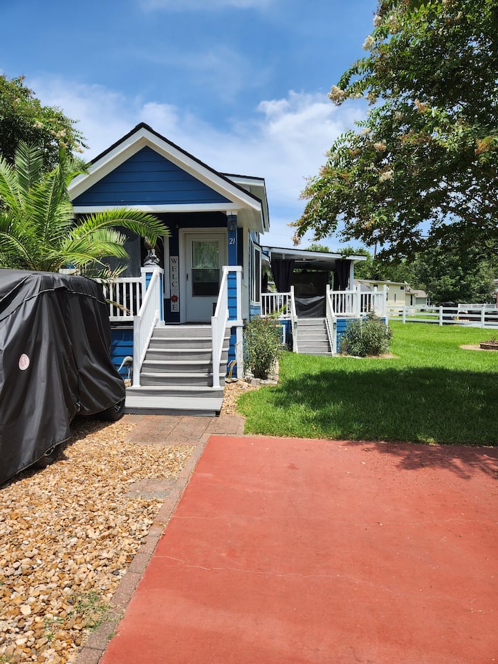 Tiny Blue Lake House - Willis, TX
