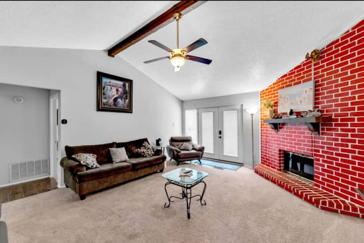 3 Bedroom House Near Dfw Airport - Euless, TX