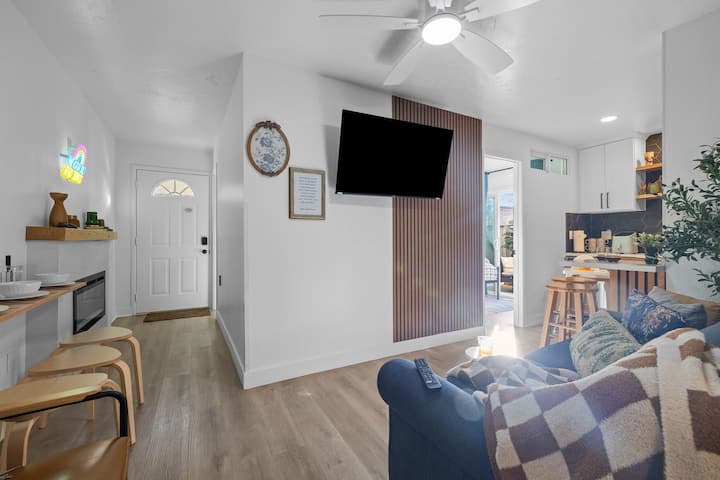 King Bed, Parking. Ac. Lots Of Bed. Comm Pool - La Mesa, CA