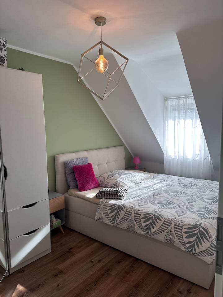 Schönes Zimmer In Bad-cannstatt - Stuttgart