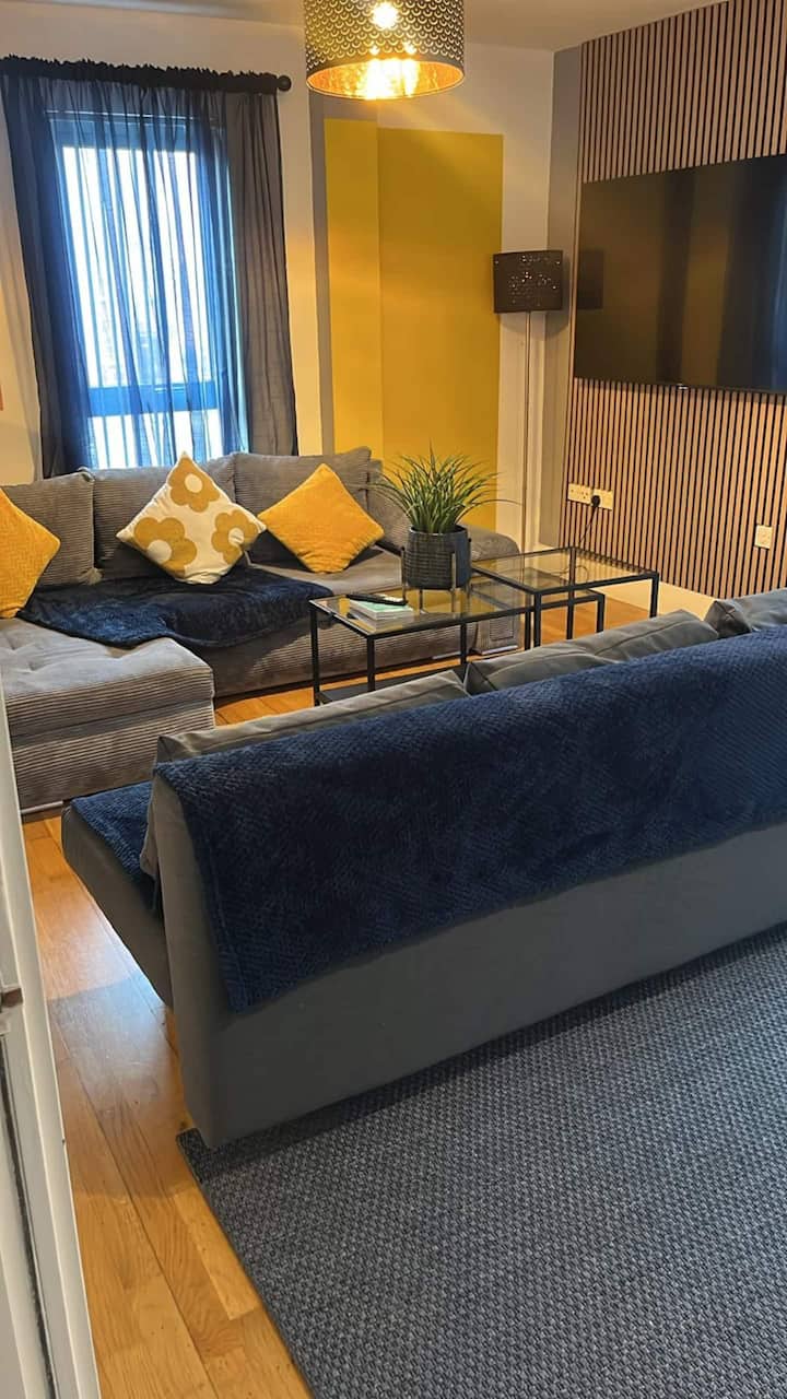 Modern City Stay To Beatles Story Shops Sleeps 8 - Guernsey