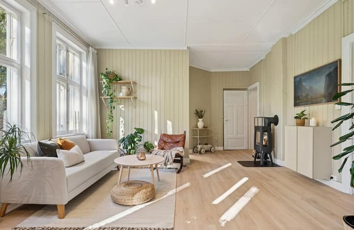 Stor Og Lys 4-roms I 2 Etg. Balkong, Peis, Badekar - Oslo