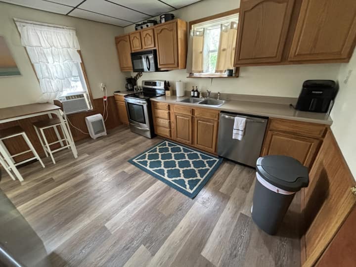 Cozy 3br Cuyahoga Falls Cottage W/ Fireplace & Bbq - Akron, OH