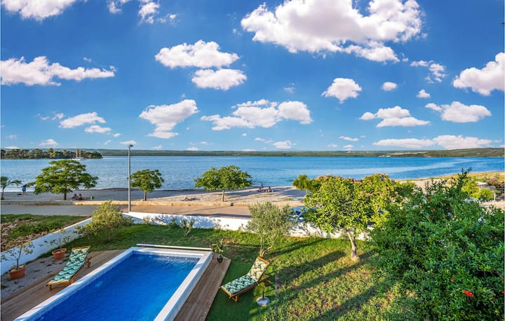 4 Bedroom Beautiful Home In Raslina - Skradin