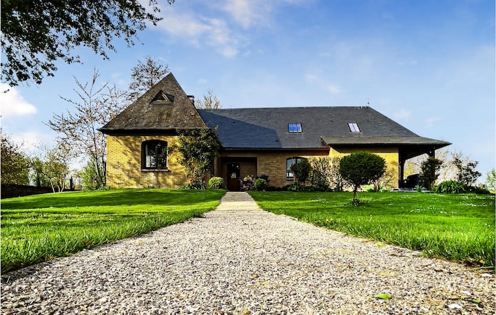 5 Bedroom Beautiful Home In Bray-lès-mareuil - Abbeville
