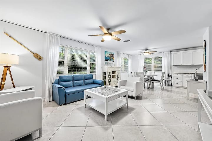Treasure Coast Hideaway | Dogs Welcome, No Fees - Fort Pierce, FL