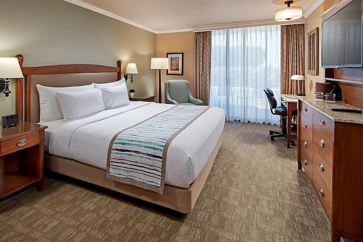 One Unit |  Outdoor Heated Pool | Near Beach - Coronado, CA