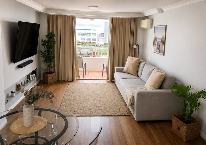 Walk To Beach, Casino, Pacific Fair, Tram Station - Broadbeach