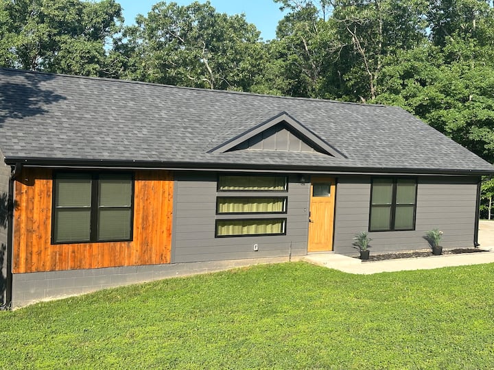 Bike-in/bike-out Bella Vista Home | On Back 40 - Bella Vista, AR