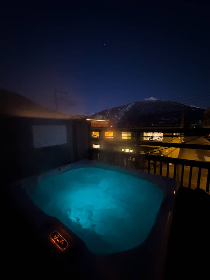 The Grizzly Den Downtown - 雷夫爾斯托克