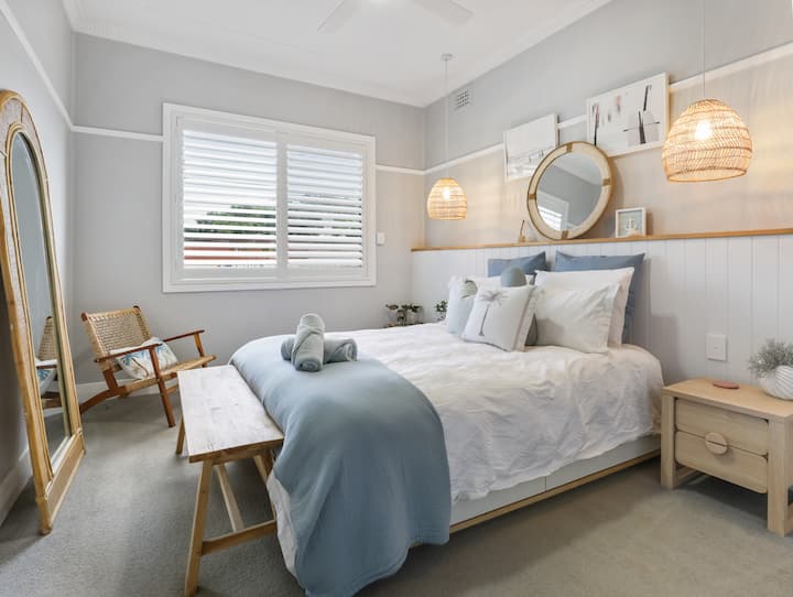 Coastal Vibes – Stylish 3-bedroom Retreat - Newcastle