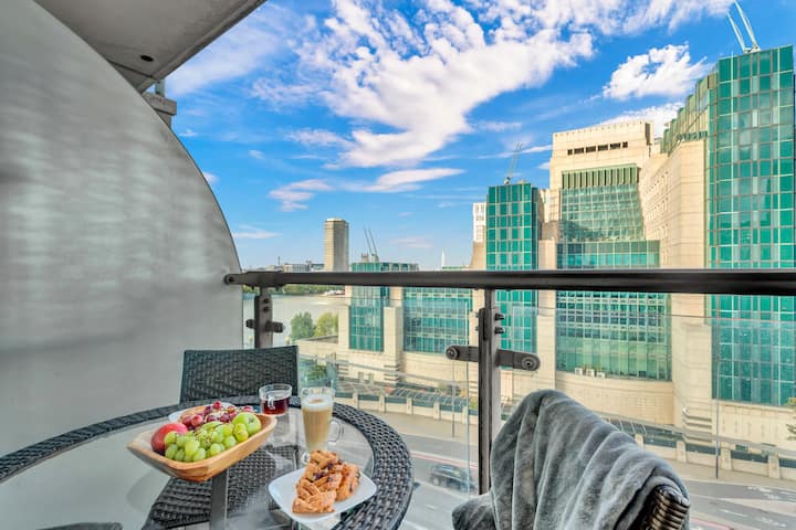 Luxury Thames View Flat & Balcony Overlooking Mi6 - London, UK