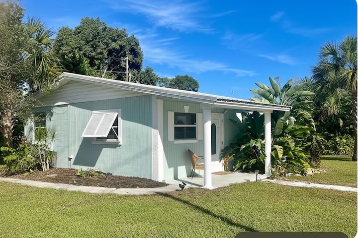 Space Coast Getaway By Cocoa Beach & Launches - Cocoa, FL