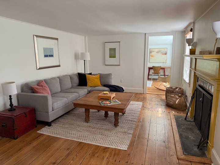 The Cottage At Fickle Fox Farm. Cozy Fireplace - Berkshire County, MA