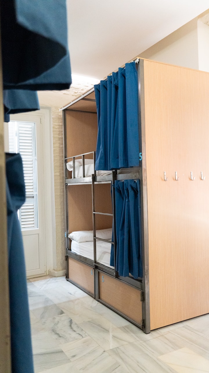 Cama En Habitación Mixta Para 8 Personas - Seville, Spain