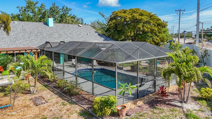 Updated Palma Sola Beach Retreat W Pool, Game Room - Bradenton, FL